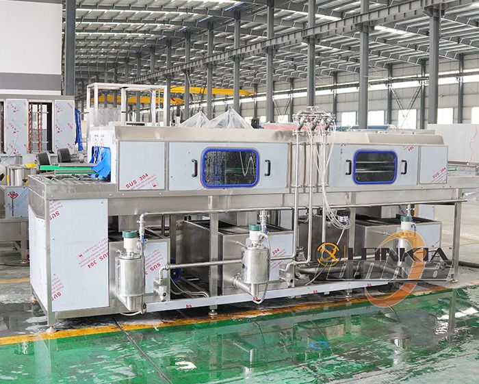 How to Reduce Water and Detergent Usage with an Efficient Crate Washing ...